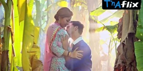 Aayushi Jaiswal Breasts Scene In Chaar Saheliyan