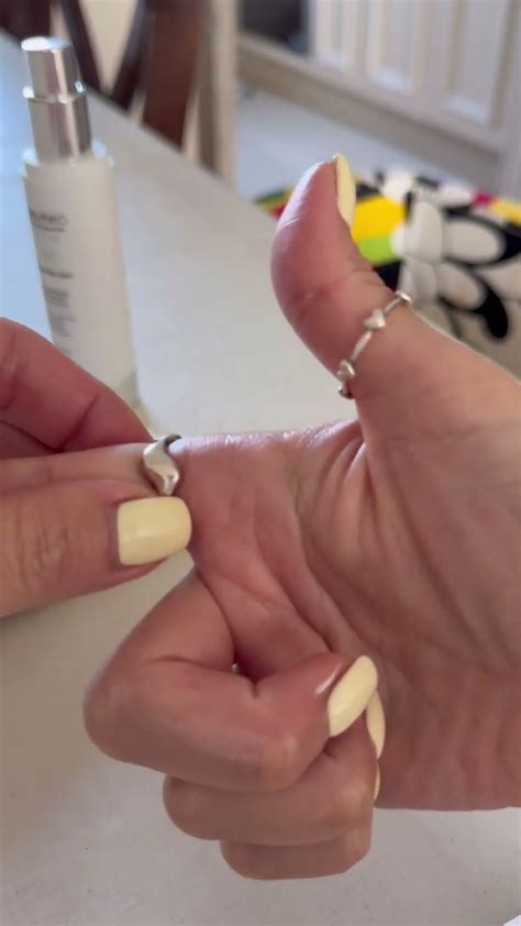 손에도 선크림 잘 발라야해요 흑반 검버섯 예방 할 수 있어요 Youtube