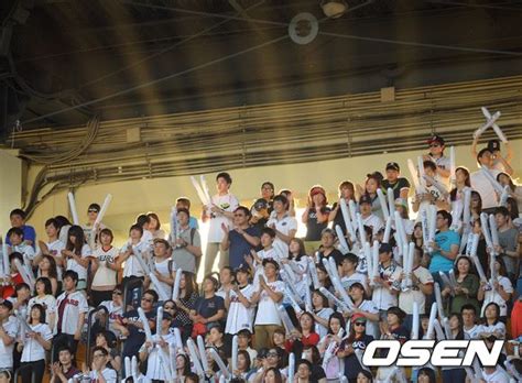 사진 황혼 빛이 스며드는 잠실야구장