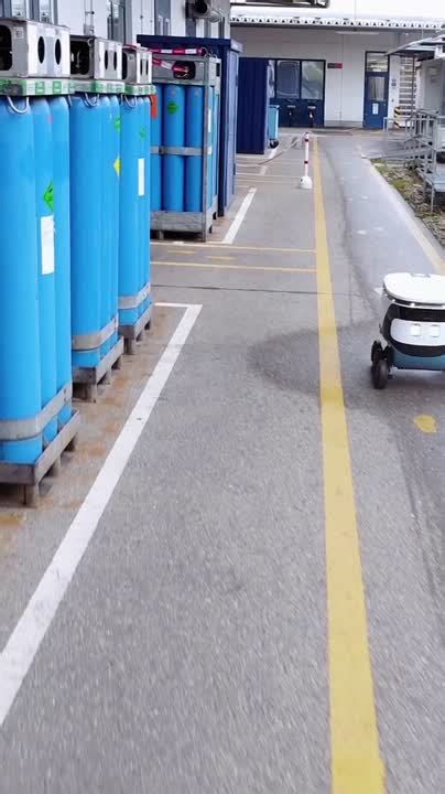 Video Cartken On Linkedin Industrialautomation Robotics Selfdrivingrobot Warehouseautomation