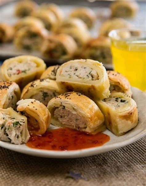 Гоё Тахианы махтай ороомгон боов Орц 2 тахианы цээж мах 1 2 сонгино 350 гр давхраат зуурмаг