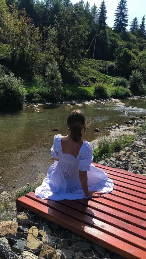 Відпочинок у горах White Dress