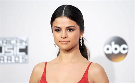 Selena Gomez Breaks Social Media Silence With Emotional Thanksgiving Post