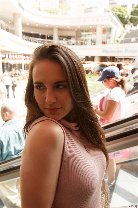 Nina Gitch Model Profile Indexxx Com