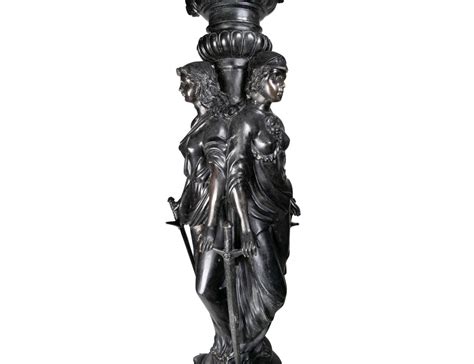 Pareja De Lampareros De Bronce Con Figuras Alegóricas Y Detalles Ornamentales