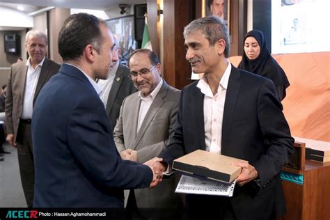 آیین رونمایی از کتاب‌های دکتر حسین بهاروند با عنوان سلول های بنیادی و