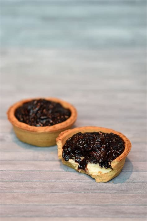 Paris Baguette Has New Pulut Hitam Matcha Cheese Tarts And More