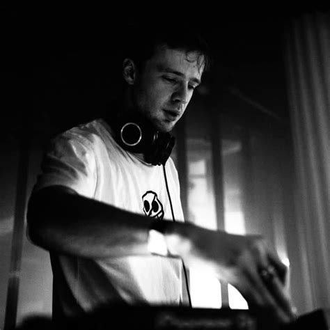 Maniak Maniak M • Threads Say More