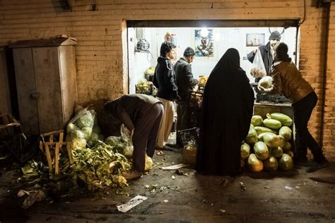 Ahmad Aghasiani احمد آقاسیانی On Linkedin یک میوه فروشی در محله امام