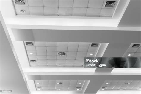 비즈니스 인테리어 사무실 건물의 빛 네온 천장 스타일 흑백 복사 공간에 텍스트 추가 가득 찬에 대한 스톡 사진 및 기타 이미지 가득 찬 가정용 시설 가정의 방