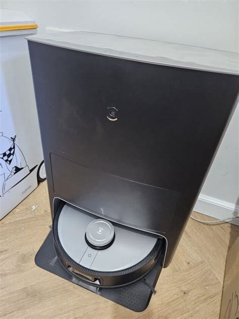 ג ירפה סוקרת רובוט שואב שוטף Ecovacs X Omni ג ירפה