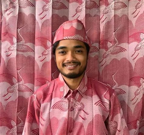 Viral Baju Lebaran Ini Dibuat Dari Gorden Jadul Bermotif Burung