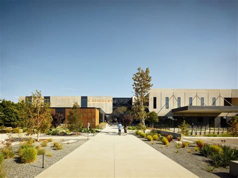 Eyrc Maintains Industrial Detail For Offices Built In Former La Times