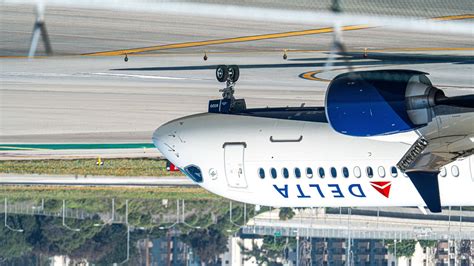Delta Flight Crashes On Runway Flips Upside Down In Toronto [watch]
