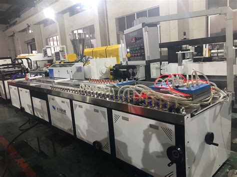 플라스틱 Pvc 천장 벽 프로파일 압출기 기계 라인 의 고품질 플라스틱 Pvc 천장 벽 프로파일 압출기 기계 라인