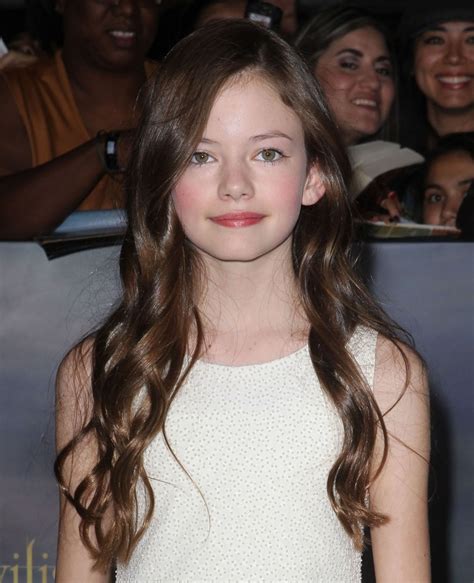 Mackenzie Foy Picture 4 The Premiere Of The Twilight Saga S Breaking