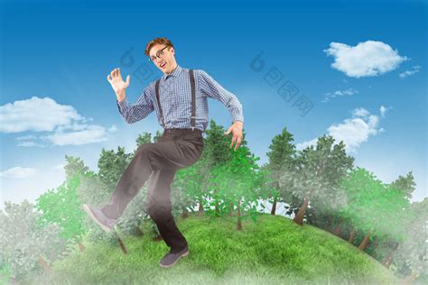 复合图像极客赶时髦的人走相机图片 包图网企业站 复合图像极客赶时髦的人走相机图片 包图网企业站