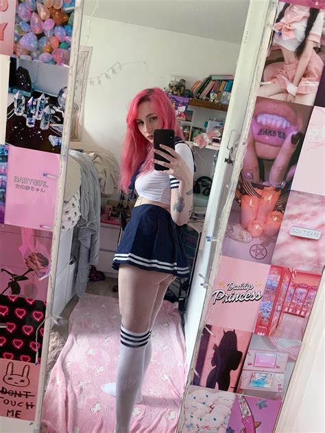 Cheeky Lil Upskirt Action Scrolller