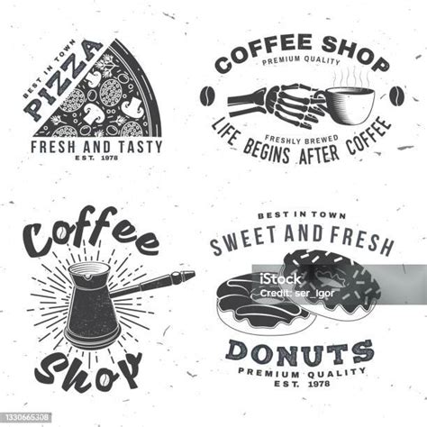 Coffe 상점과 패스트 푸드 배지 세트 핫도그 햄버거 피자 커피 컵 커피 나무의 분기 스켈레톤 핸드 실루엣 벡터 복고풍 디자인 레스토랑 카페 바 포장 메뉴 건강한 식생활에