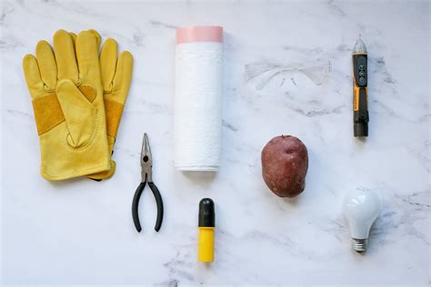 How To Remove A Broken Light Bulb 5 Methods