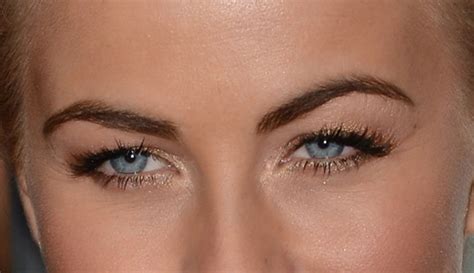 How To Get Julianne Houghs Amazing Makeup From Her Big Movie Premiere