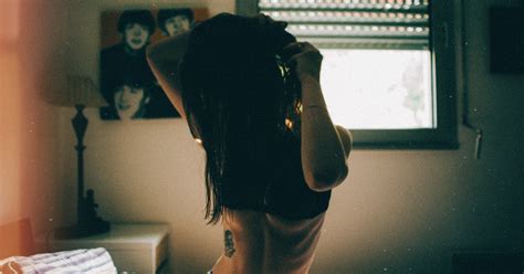 台灣社會對於八大產業的態度多以沉默為主大家並不思考這群女性的生活體驗和感受 Readmoo閱讀最前線