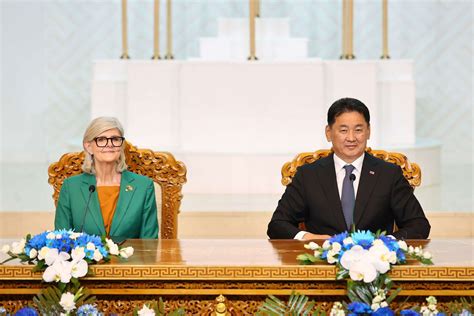 “Эмэгтэй хүнд эрх мэдэл өгч хөгжүүлэх нь эрчүүдэд халдана гэсэн үг огт биш”