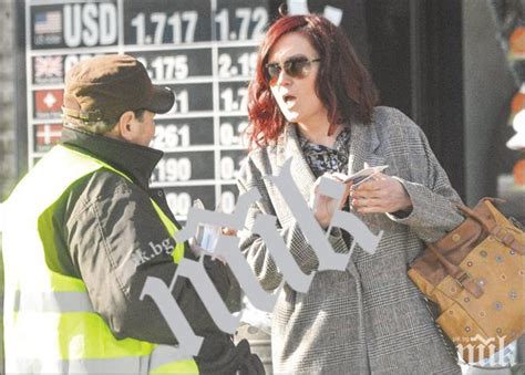 САМО В ПИК И РЕТРО Ани Цолова живее с 60 годишен СНИМКА Информационна агенция ПИК