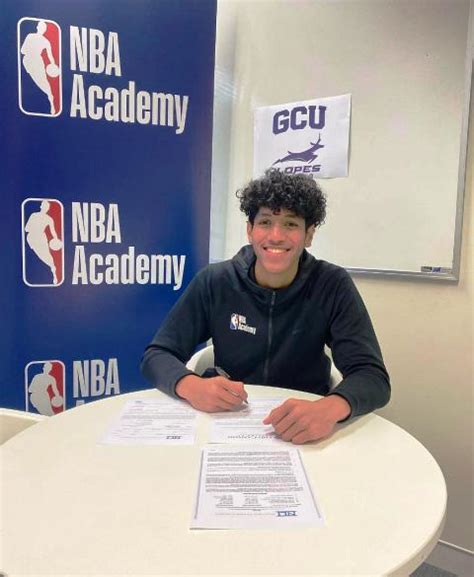 Sejarah Derrick Michael Pebasket Indonesia Pertama Di Ncaa