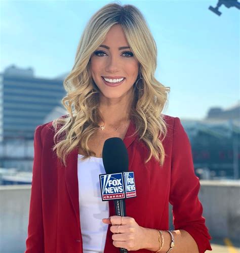 Abby Hornacek Hot Navel Photos Collection