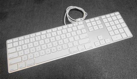 Genuine Apple A1243 Wired Usb Keyboard White Aluminum Ineedths