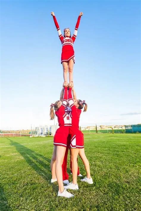 Cheerleading Stunts In Der High School
