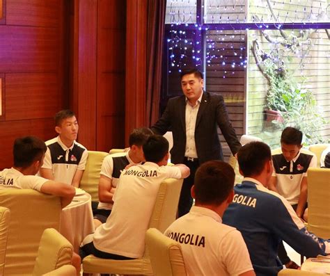 Хөлбөмбөгийн холбоо шигшээ багийн тамирчдаа цалинжуулна