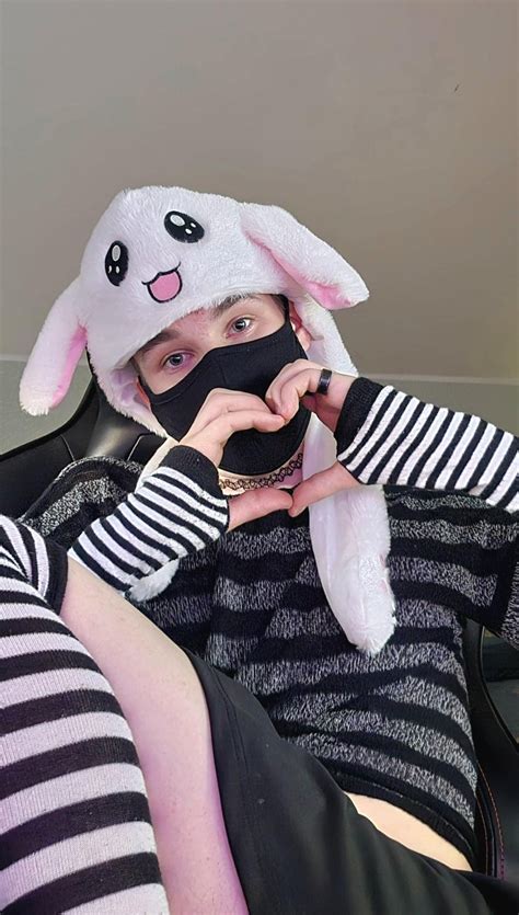 Hey🤍 Cute Girls And Boys Rtraditionalfemboys