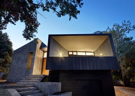 Narrabundah House Angles Towards View Of An Old Eucalyptus Tree