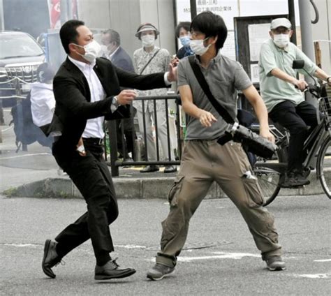 安倍晋三遇刺案三周年：嫌疑人山上彻也拒绝与母亲会面 我要去日本