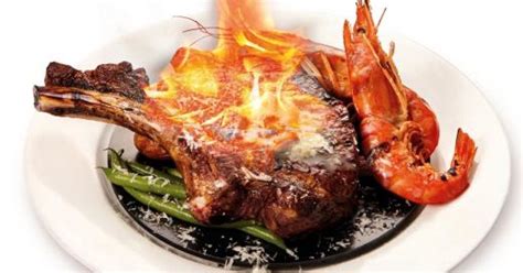 빕스 플람베 본 인 립아이 스테이크 뼈가 그대로 붙어 있는 꽃등심과 화려한 불꽃에 눈길 고정