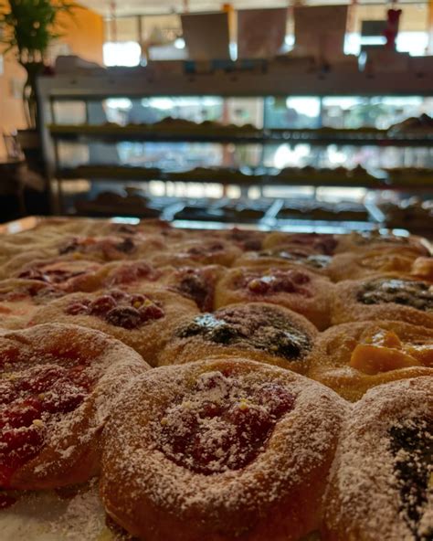 Robins Snowflake Donuts ️ Snowflakedonutsncafe • Instagram Photos And Videos