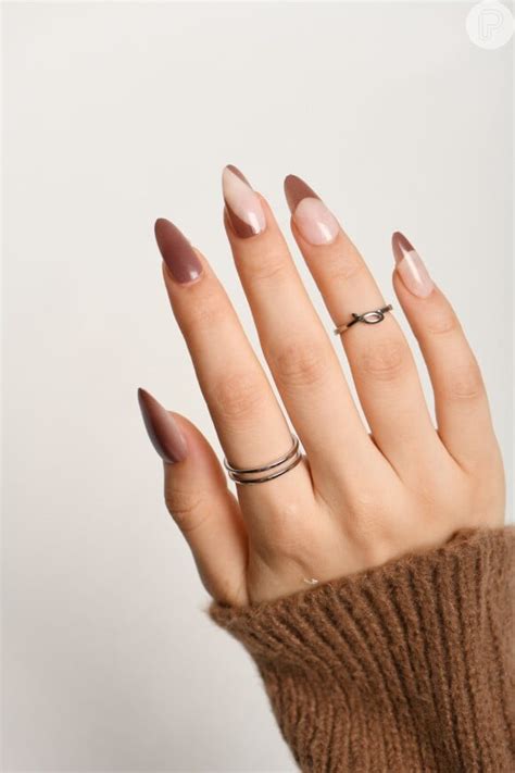 Menos é Mais Nas Unhas Decoradas Reunimos 20 Nail Arts Vão Te Convencer A Adotar O Estilo