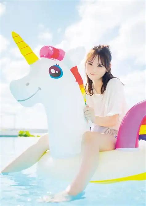 【写真 1 4枚】乃木坂46の田村真佑さんが8月1日に発売する初写真集「恋に落ちた瞬間」通常版の裏表紙 藤原 宏（pygmy Company