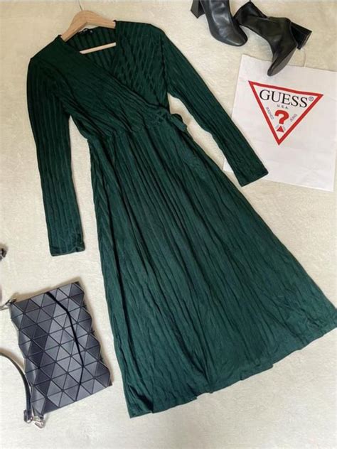 Смарагдова сукня в рубчтк — ціна 550 грн у каталозі Сукні міді Купити