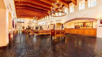 Compare Los Lunas Hotels For Your 2026 Stay