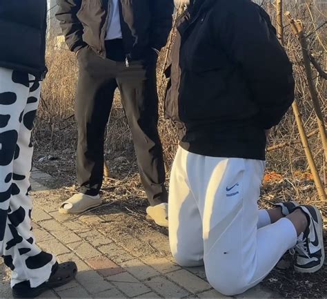 경비원 폭행한 10대 무릎 꿇린 유튜버…사적제재 논란 파이낸셜뉴스