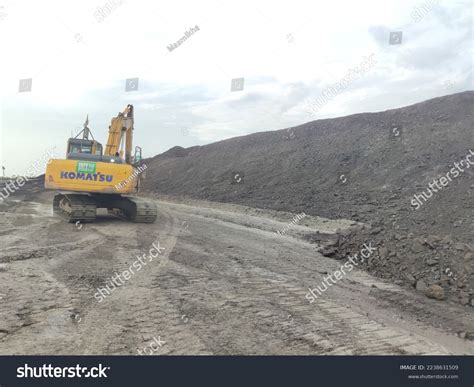Open Pit Mine Digging Coal Indonesia Stock Photo 2238631509 Shutterstock