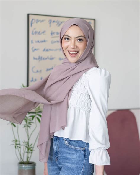 Lola Esmerelda Solayce