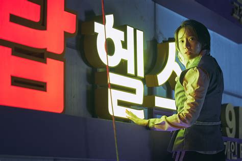 Review Exit Stars Snsds Yoona In A Lighthearted Disaster Flick