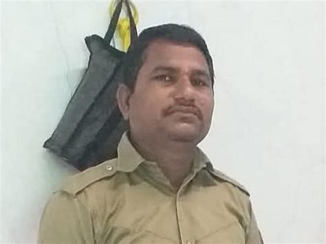 हृदयविकाराचा झटका चालत्या गाडीत देवरुख आगाराच्या वाहकाचा मृत्यू Marathi News A Bus