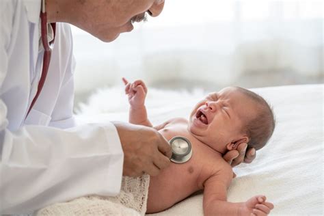 Evaluación Neurológica De Reflejos En Bebés Por Un Neuropediatra