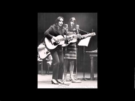 Joan Baez And Mimi Farina Live Aint You Got A Right 1974 Youtube