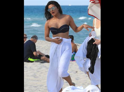 Priyanka Chopra Spotted In A Bikini On Miami Beach Priyanka Chopra Bikini Pictures Priyanka